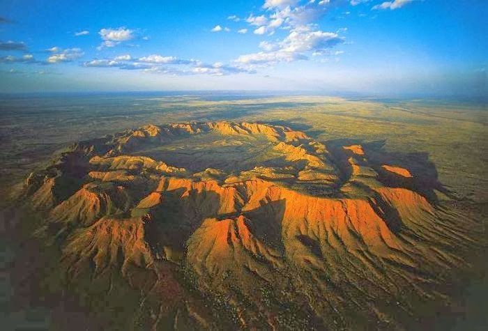 7 Events hole in the world's largest meteor crater | BOOKMARK