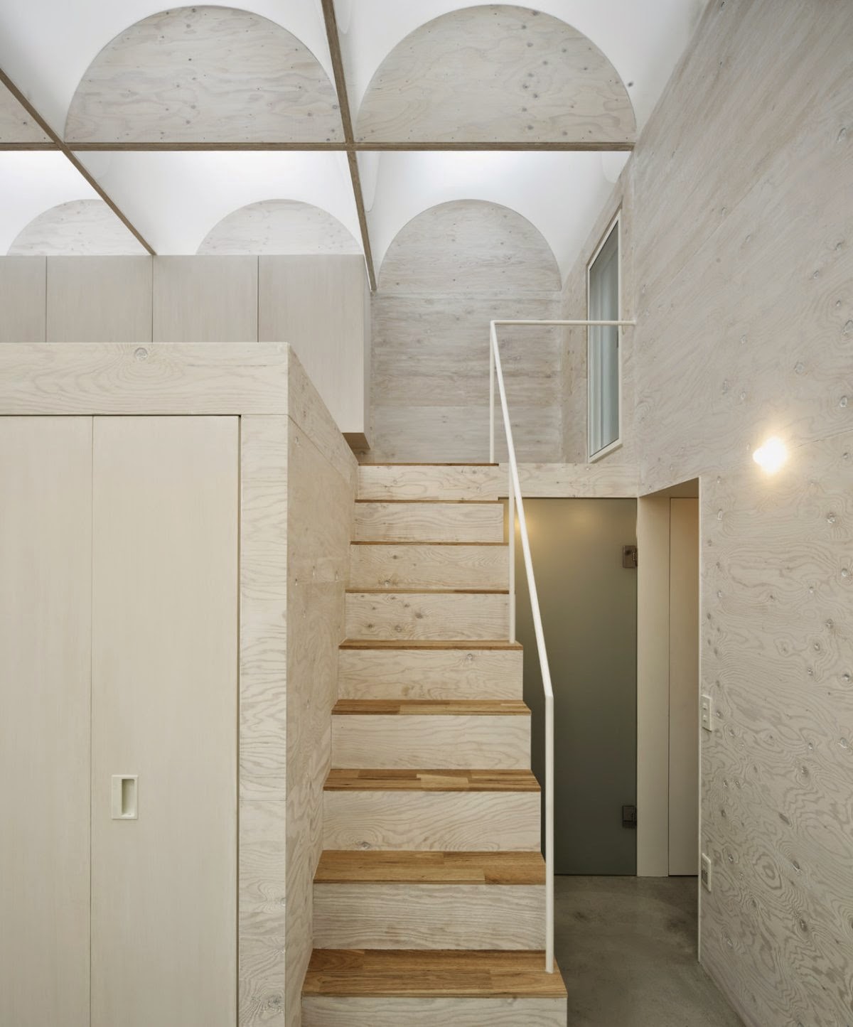 Desain Rumah atap lengkung berundak transparan minimalis Daylight House ...