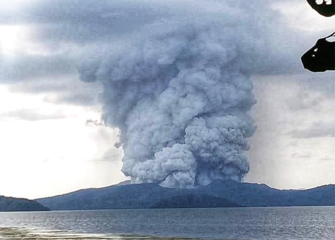 Breaking News: Taal Volcano spews ash in phreatic eruption, Philvolcs lifts warning to alert ...