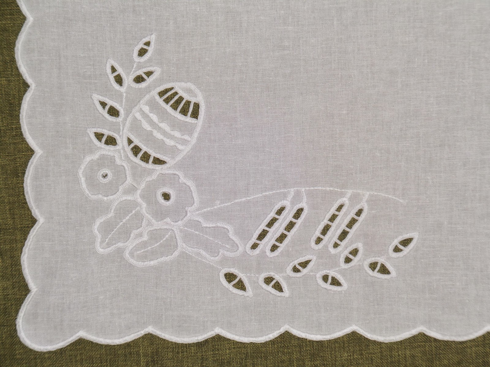 Na co dzień z igłą i nitką: Świąteczne serwety - haft richelieu