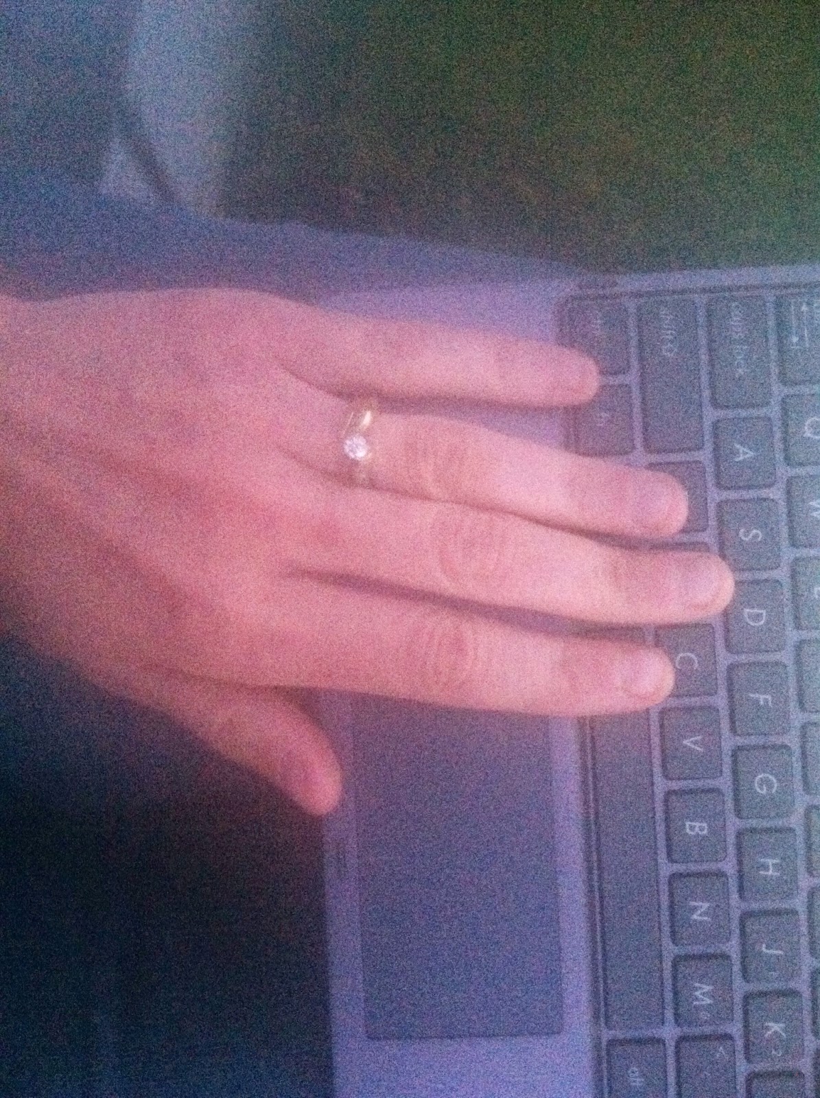 Belle's Bazaar: Hands (5 minute prompt)