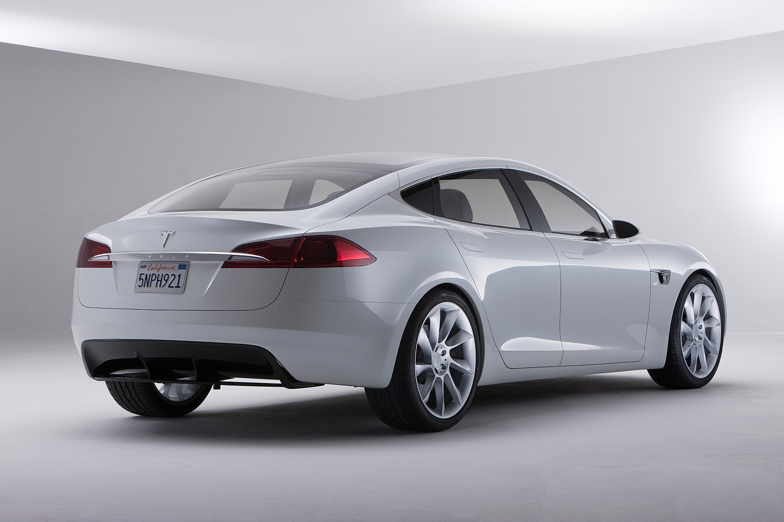 Cars GTO: Tesla Model S Goes to Europe