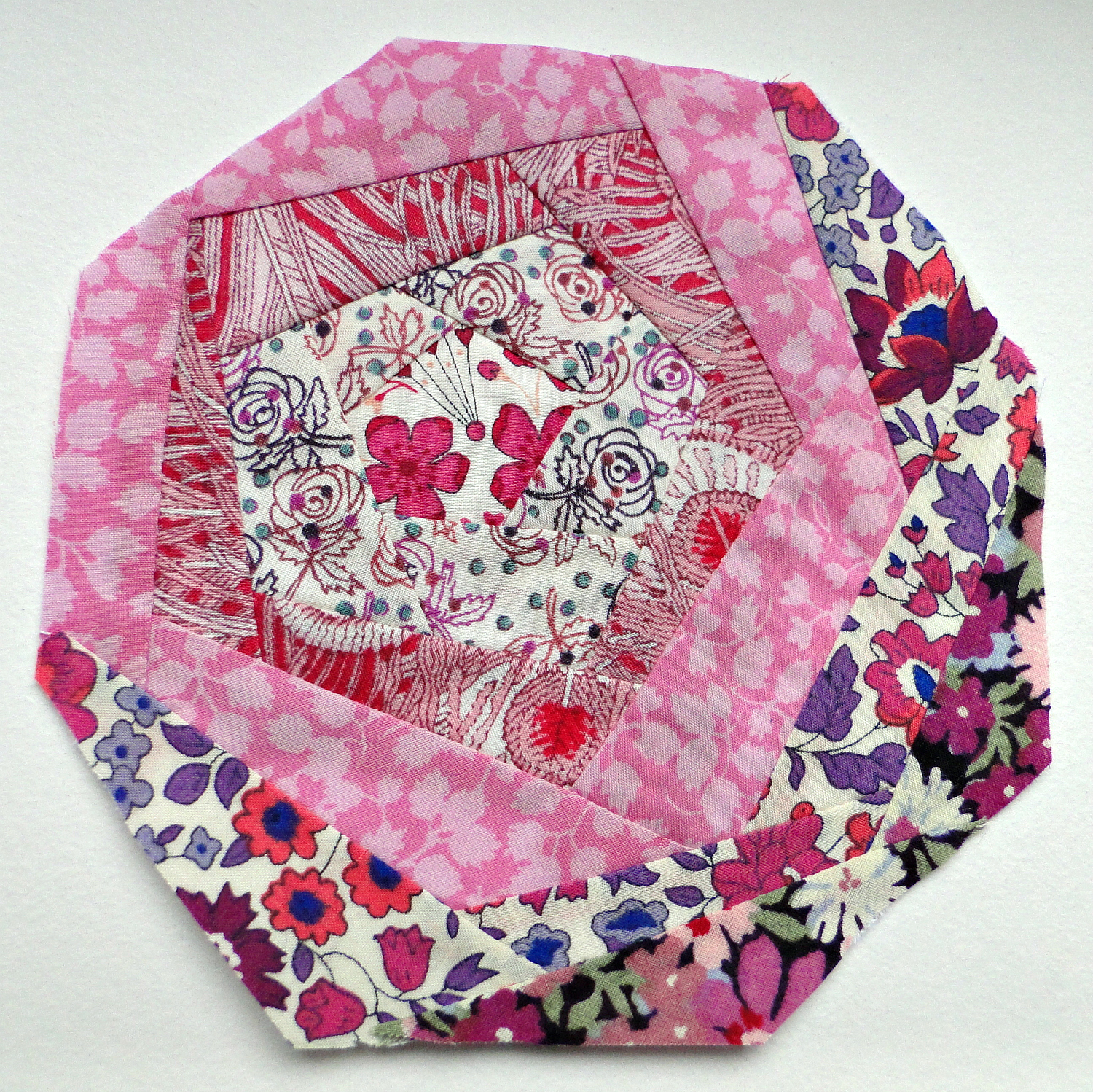 Quilt-As-You-Go Patchwork Flowers Tutorial ~ Free-Tutorial.net