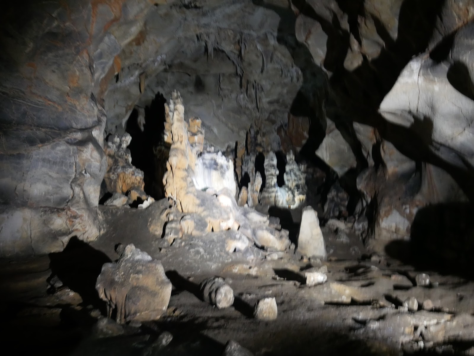 Centro de Estudios Borjanos: La belleza del mundo subterráneo