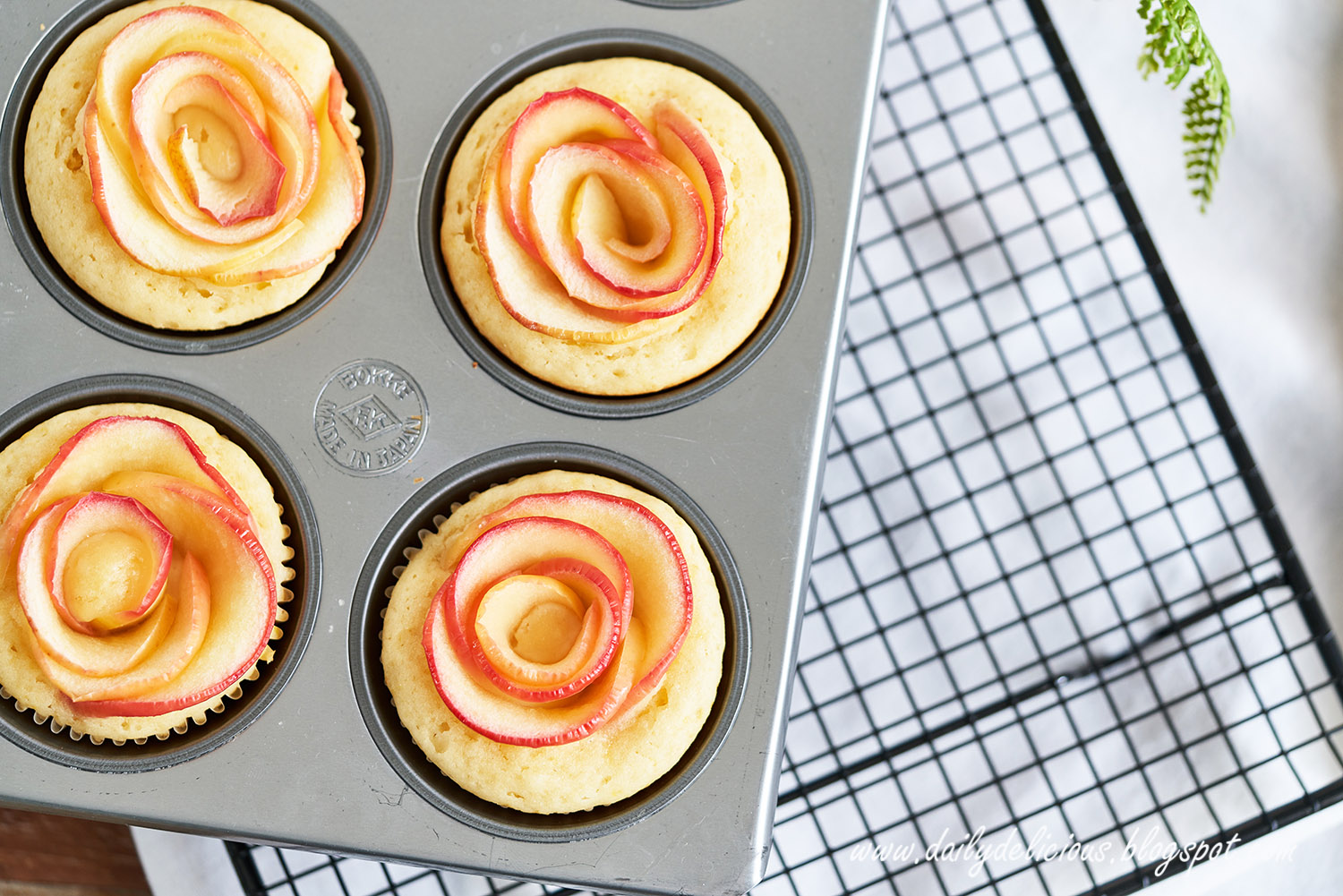 dailydelicious: Apple Rose Muffins