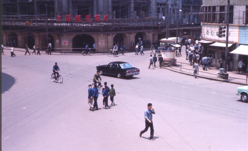 50 Photos Capture Street Scenes of Shanghai in the Mid-1970s | Vintage ...