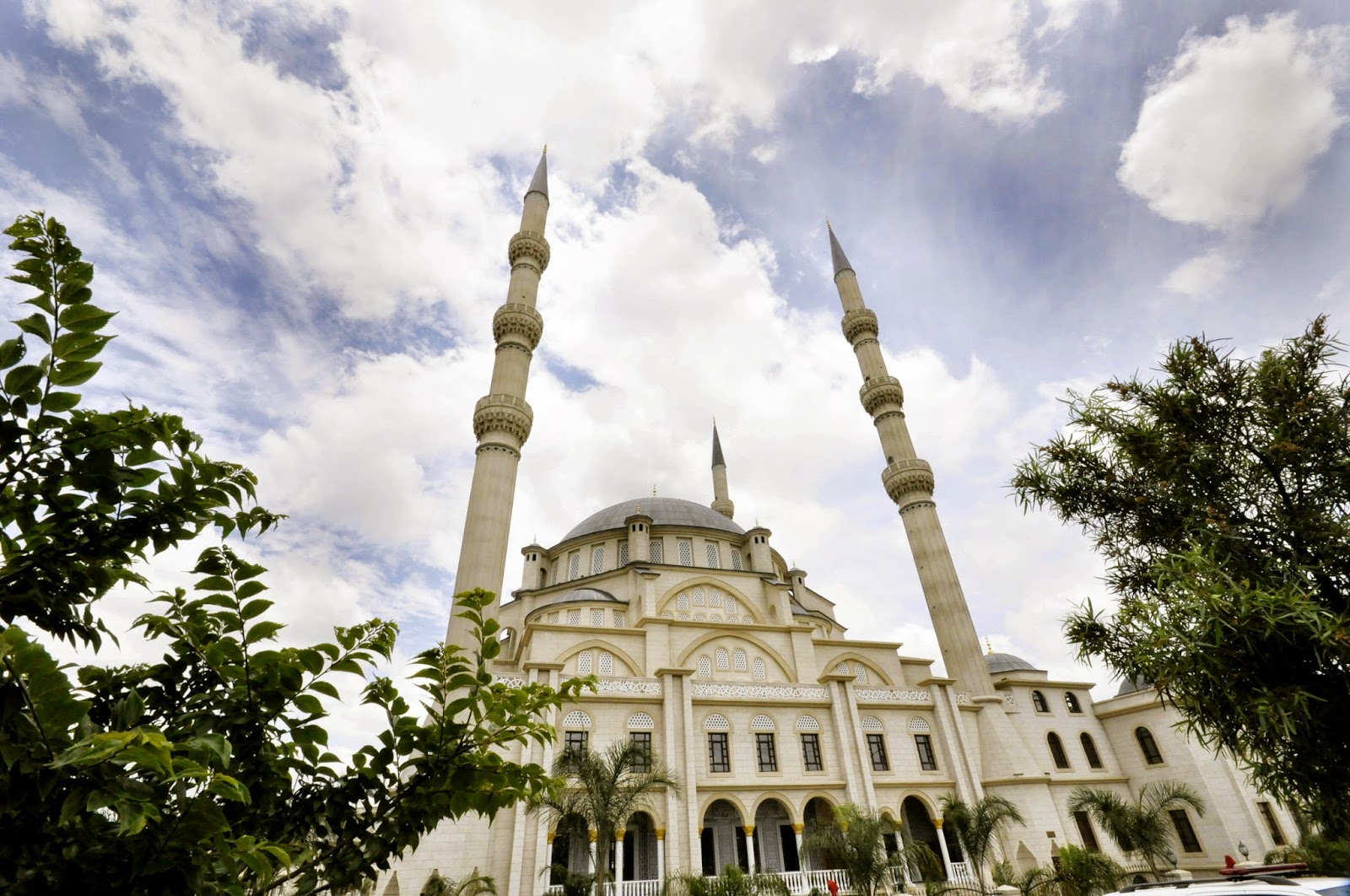 Surfing Behind the Wall: Turkish Mosque, Midrand South Africa