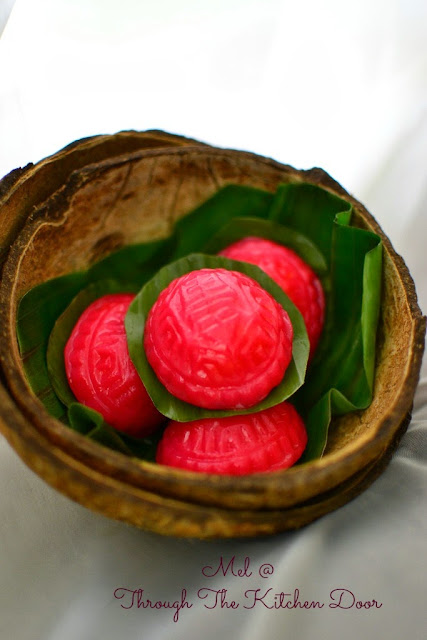 Through The Kitchen Door: "Angku Kuih"