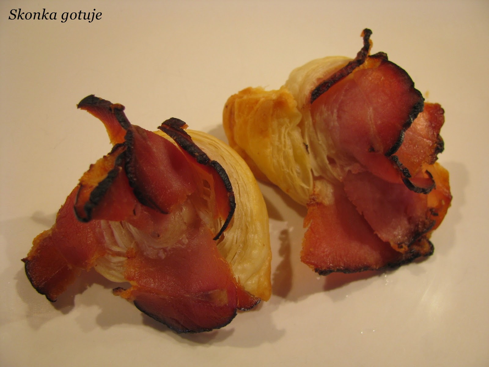 Skonka gotuje: Róże z ciasta francuskiego z wędlinami, martadelą ...