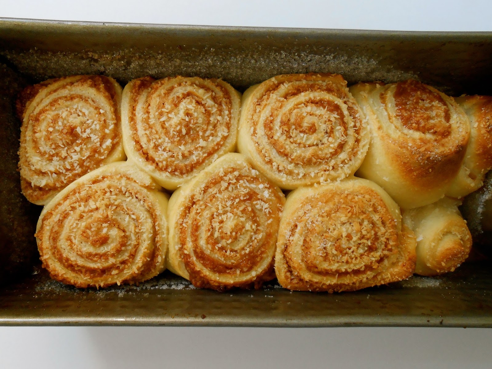 Pan de rollitos de dulce de leche y coco rallado | Mi mundo pinkcake