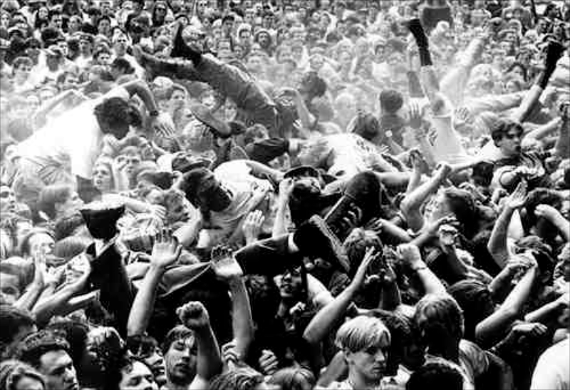 A Namibian Metal/Punk critic: Moshing