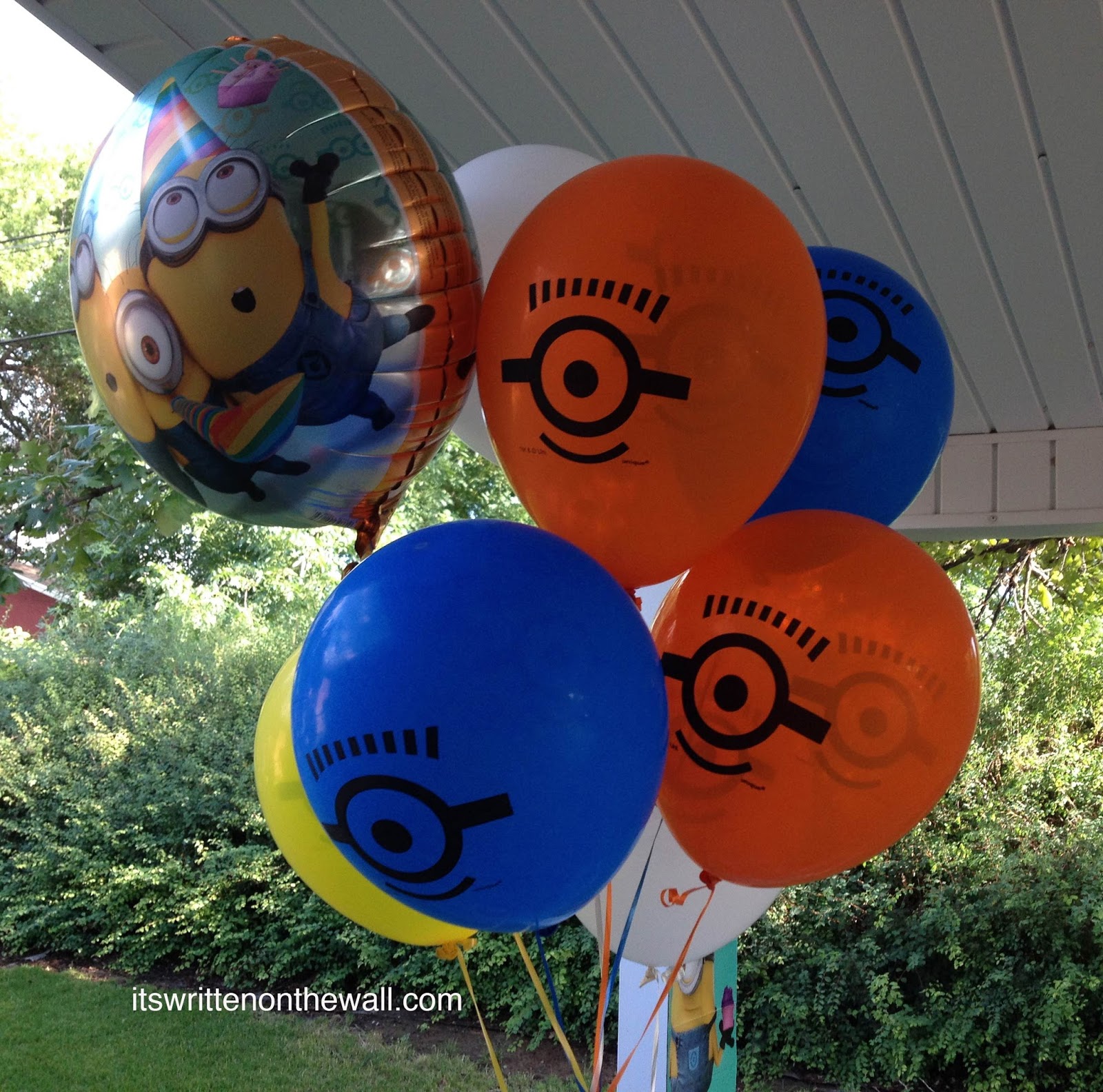 It's Written on the Wall: Despicable Me - Minions Birthday Party-So ...