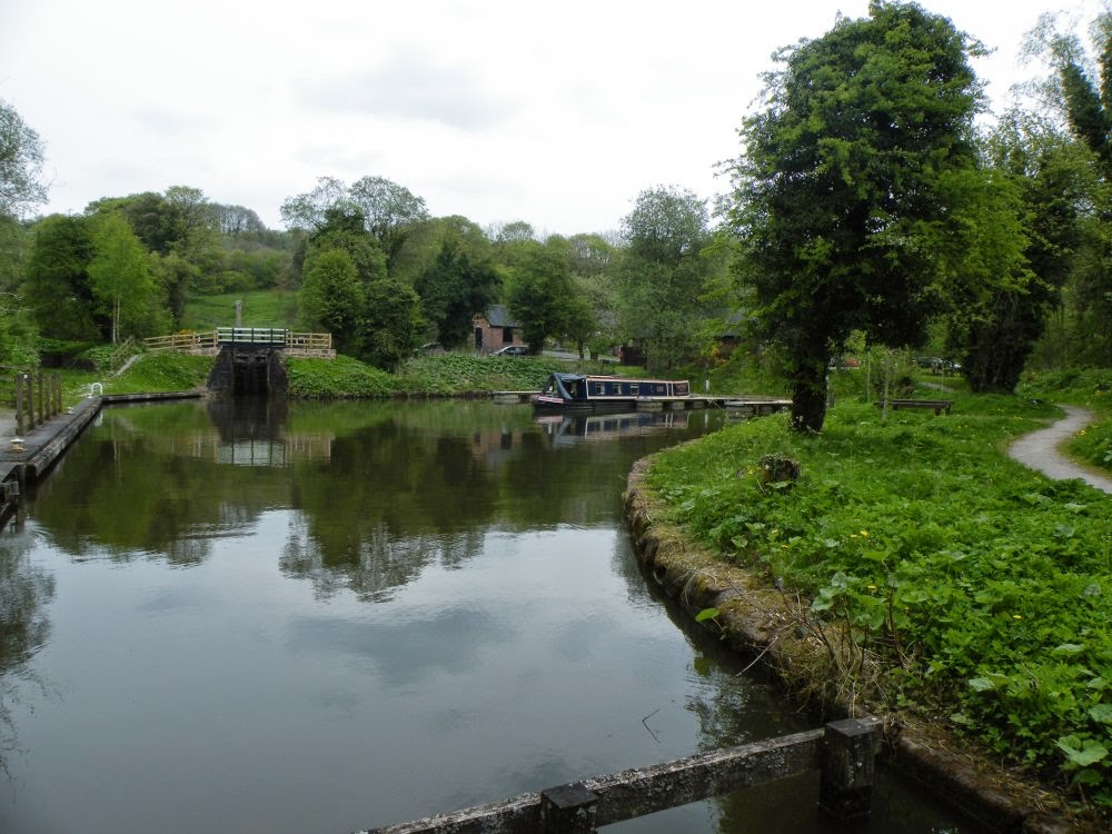 Travelling the Canals of England: Enjoying the Caldon Canal, including ...