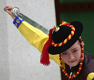mochi thinking: the photos of Kisaeng and modern Kisaeng