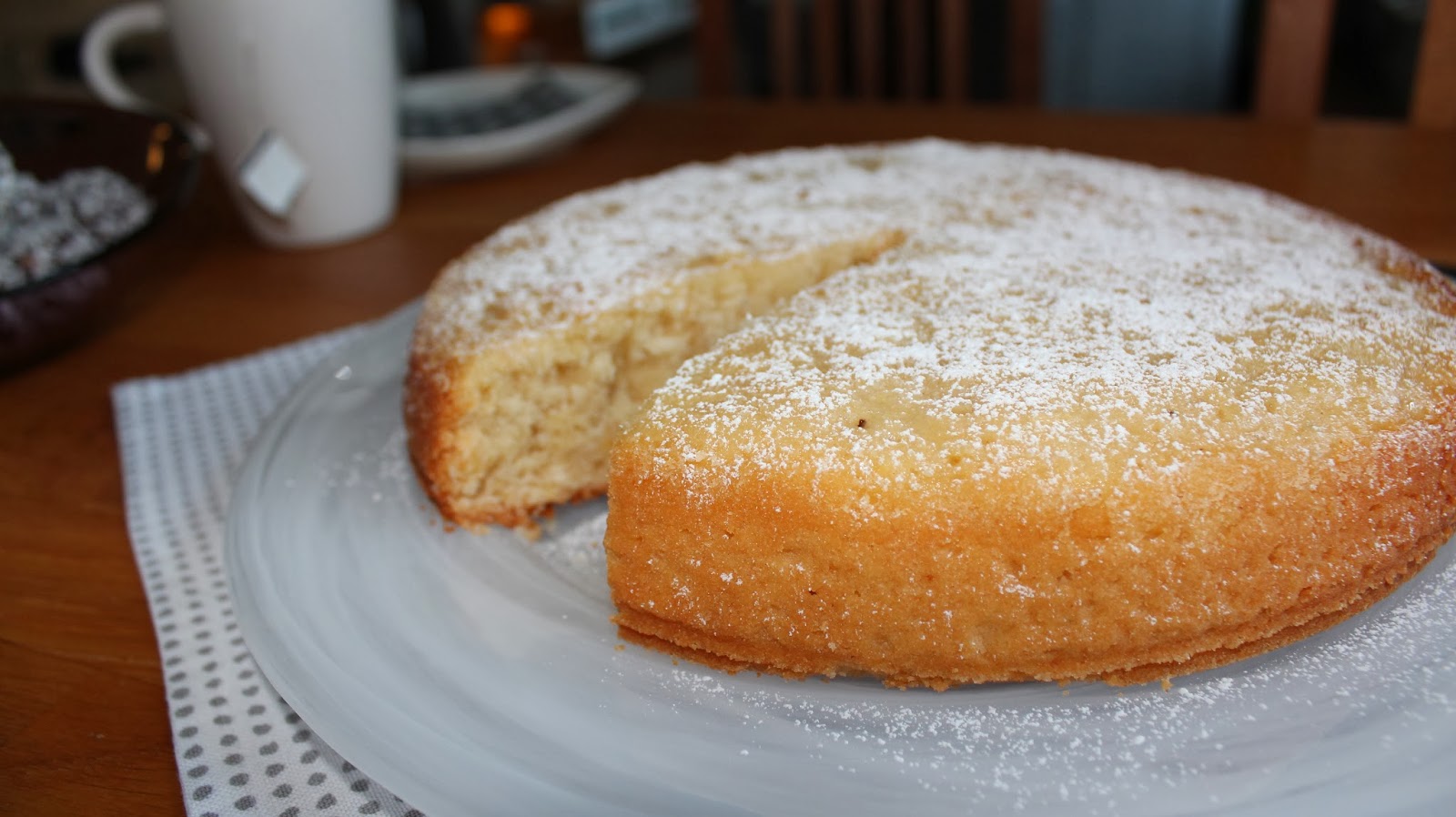 Mat med Suss: Sockerkaka med äpple och mandelmassa