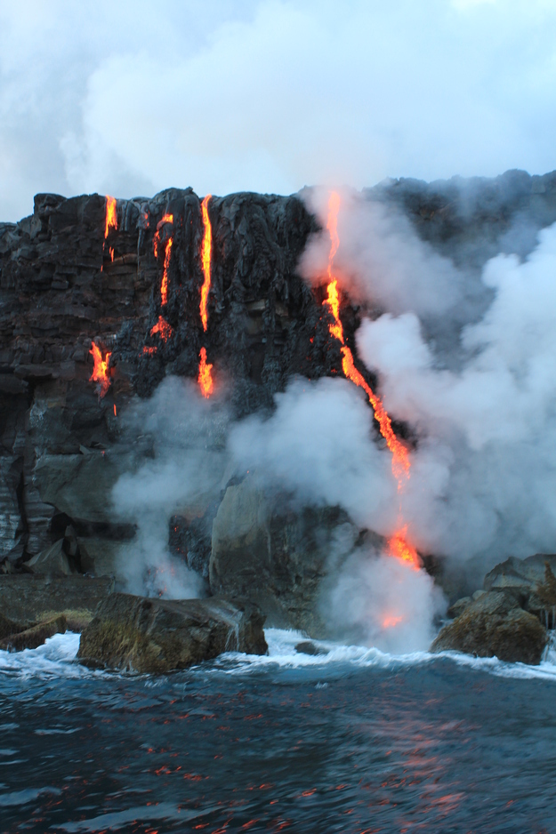 Daily Pictures: Awesome Photos Of Hawaii's Volcano Spewing Lava into ...