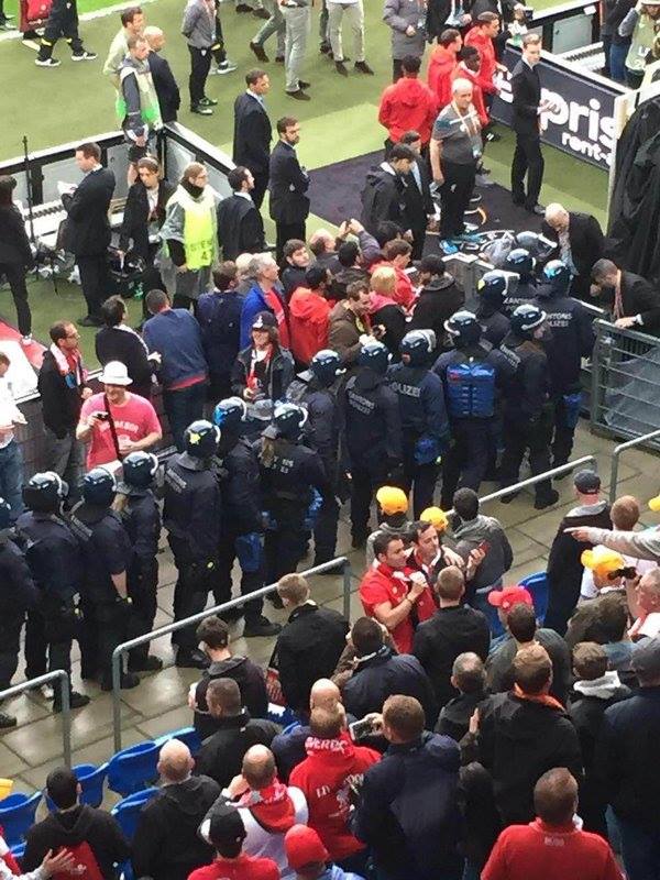 Football Hooligan Pictures: SEVENTEEN PICTURES: Liverpool & Seville ...