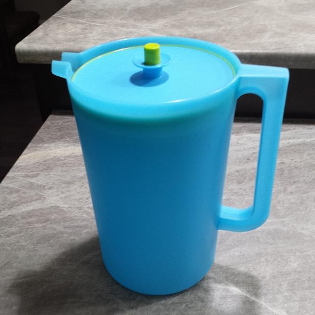 Tupperware Half Gallon Pitcher in Aqua with Push Button Seal