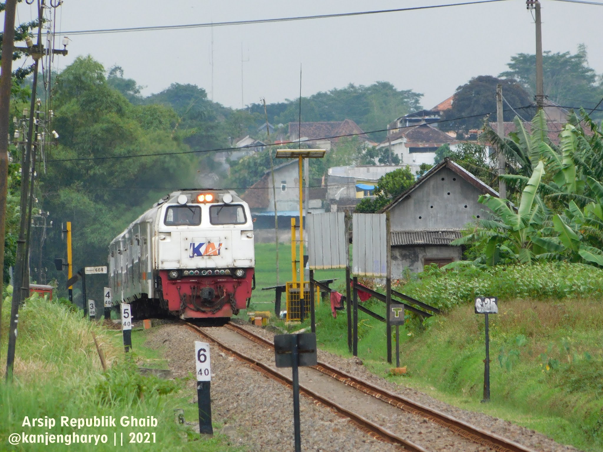 Kereta Api Indonesia: Mengabadikan Perjalanan Terakhir KA Arjuno ...