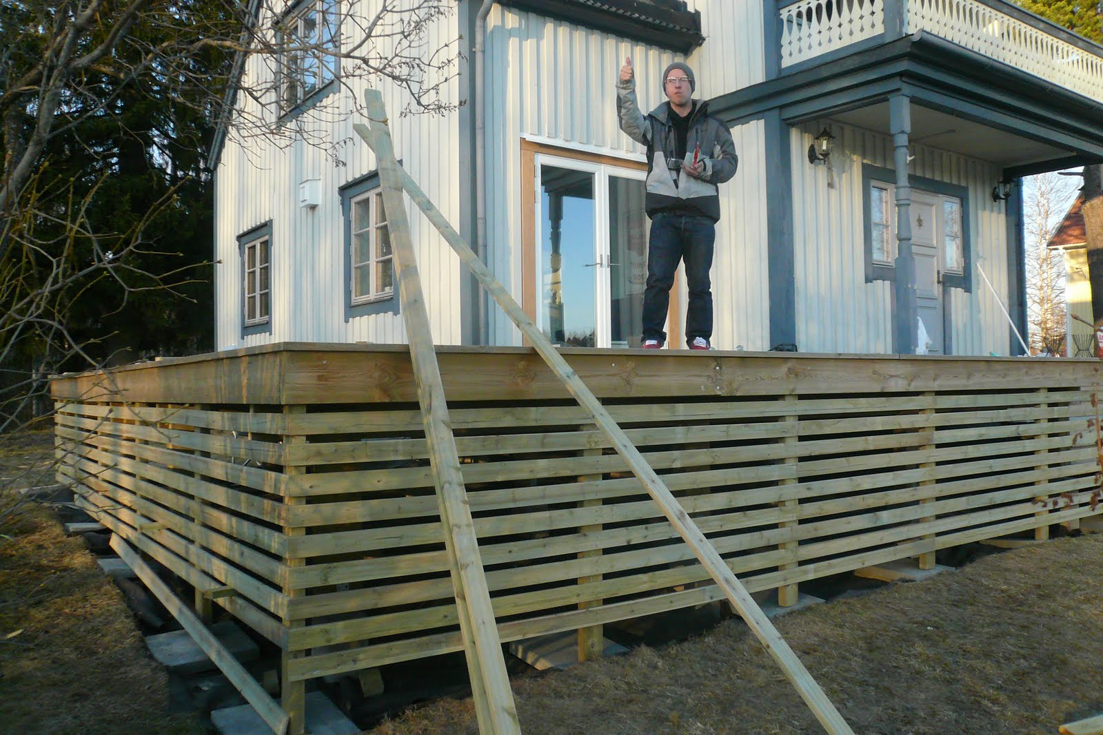 Lilla huset vid älven: Altankjol