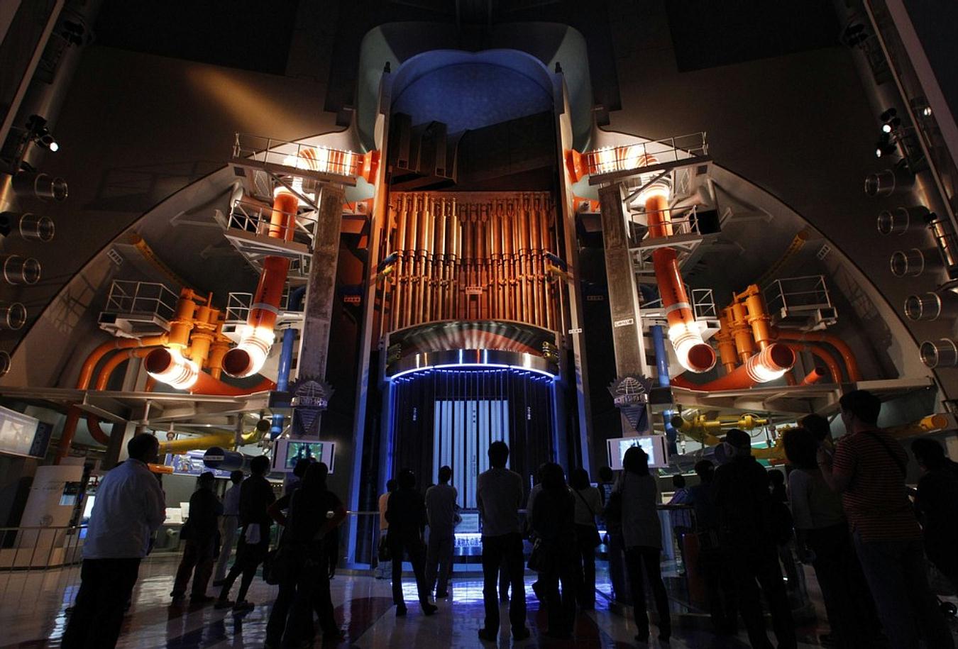 Full-scale cutaway model of a GE Boiling Water Reactor at the Hamaoka ...
