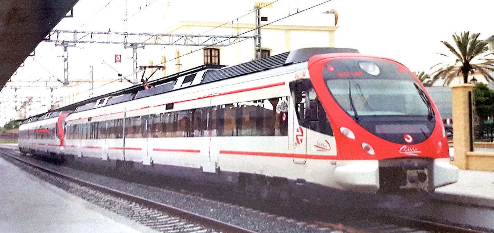 Trenes y tiempos: Las tracciones térmica y eléctrica en RENFE (CIII ...