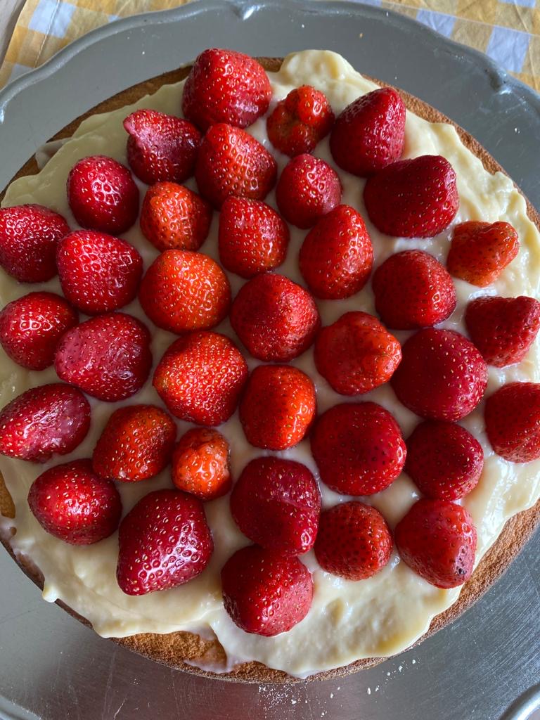 Génoise à crème pâtissière et fraises