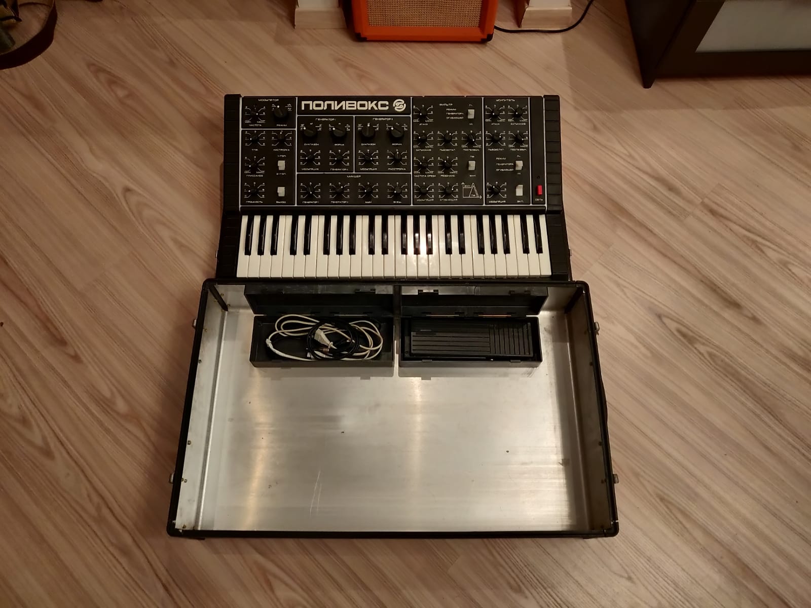 MATRIXSYNTH: Formanta Polivoks. Mad Soviet Synthesizer (MIDI modded)