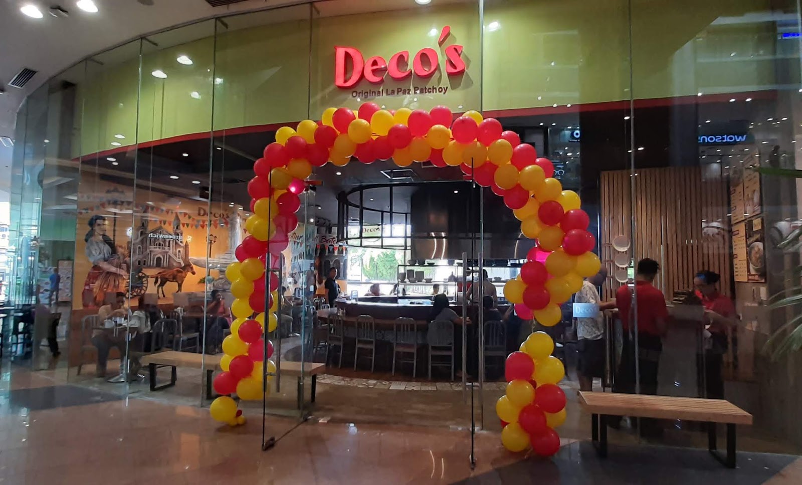 Deco's Original La Paz Batchoy: Innovating the batchoyan while keeping ...