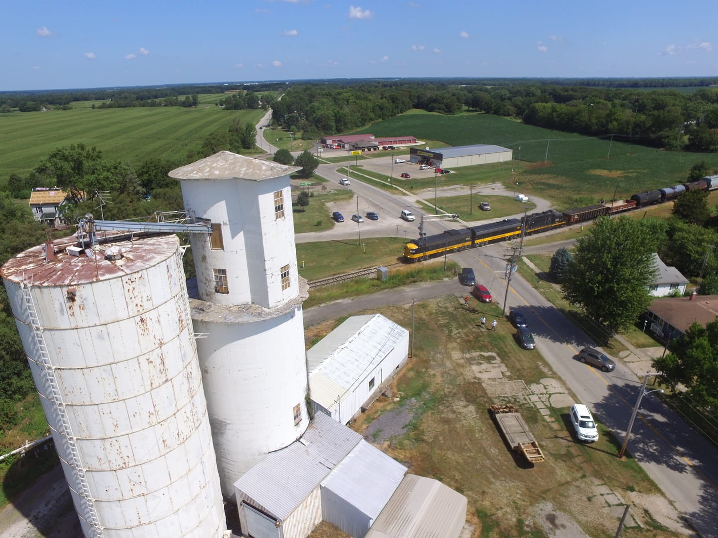Towns and Nature: Cuba, IL: F-Units and Steel Plate Grain Silos