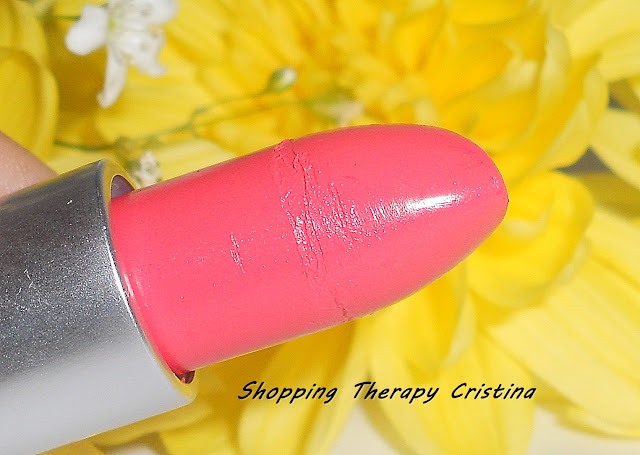 Shopping Therapy: Despre un ruj corai, perfect pentru vara