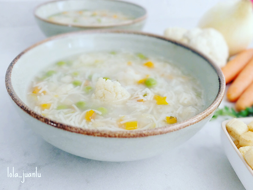 Sopa primavera con fideos - Pequeños Accidentes
