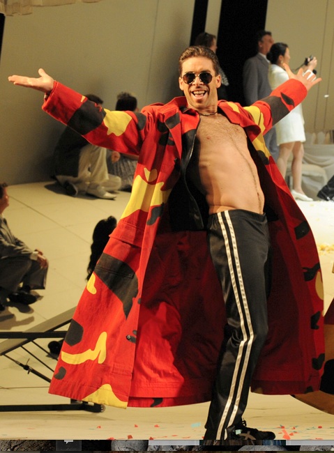 BARIHUNKS ®: Shirtless Samuel Dundas Heats Up Cosi with Oz Opera