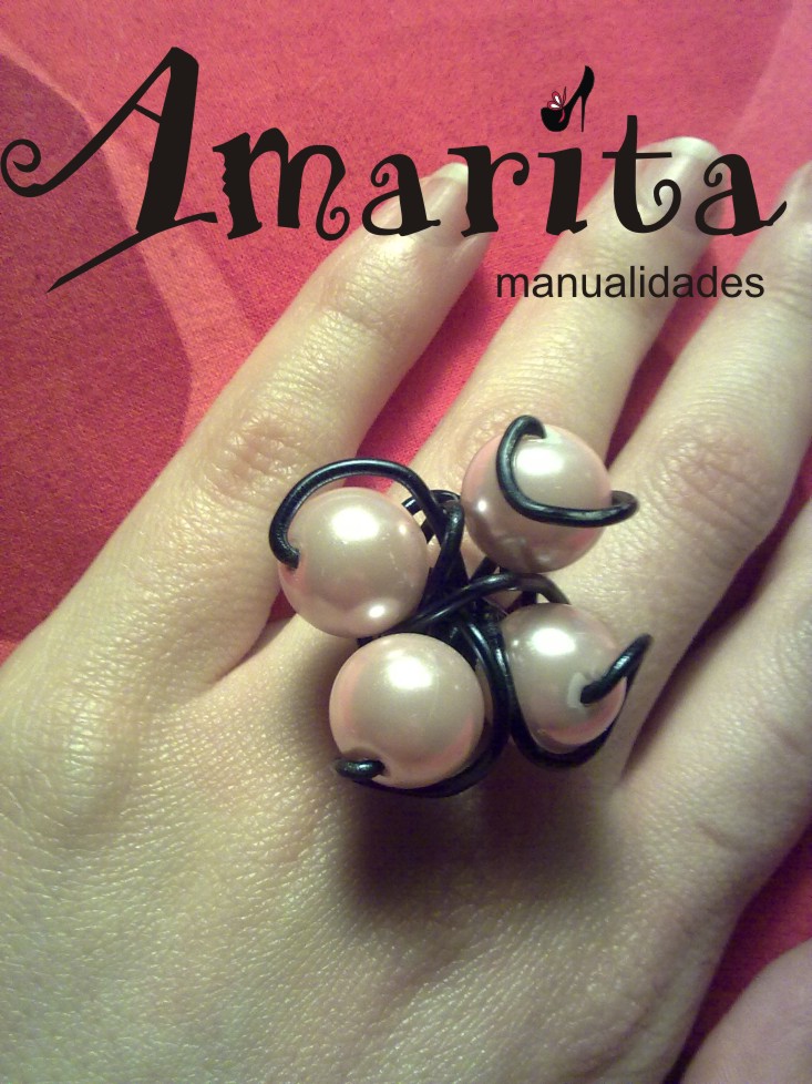 manualidades amarita: ANILLOS DE ALAMBRE Y CUENTAS