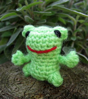 LucyRavenscar - Crochet Creatures: Mini Frog - Free Amigurumi Pattern