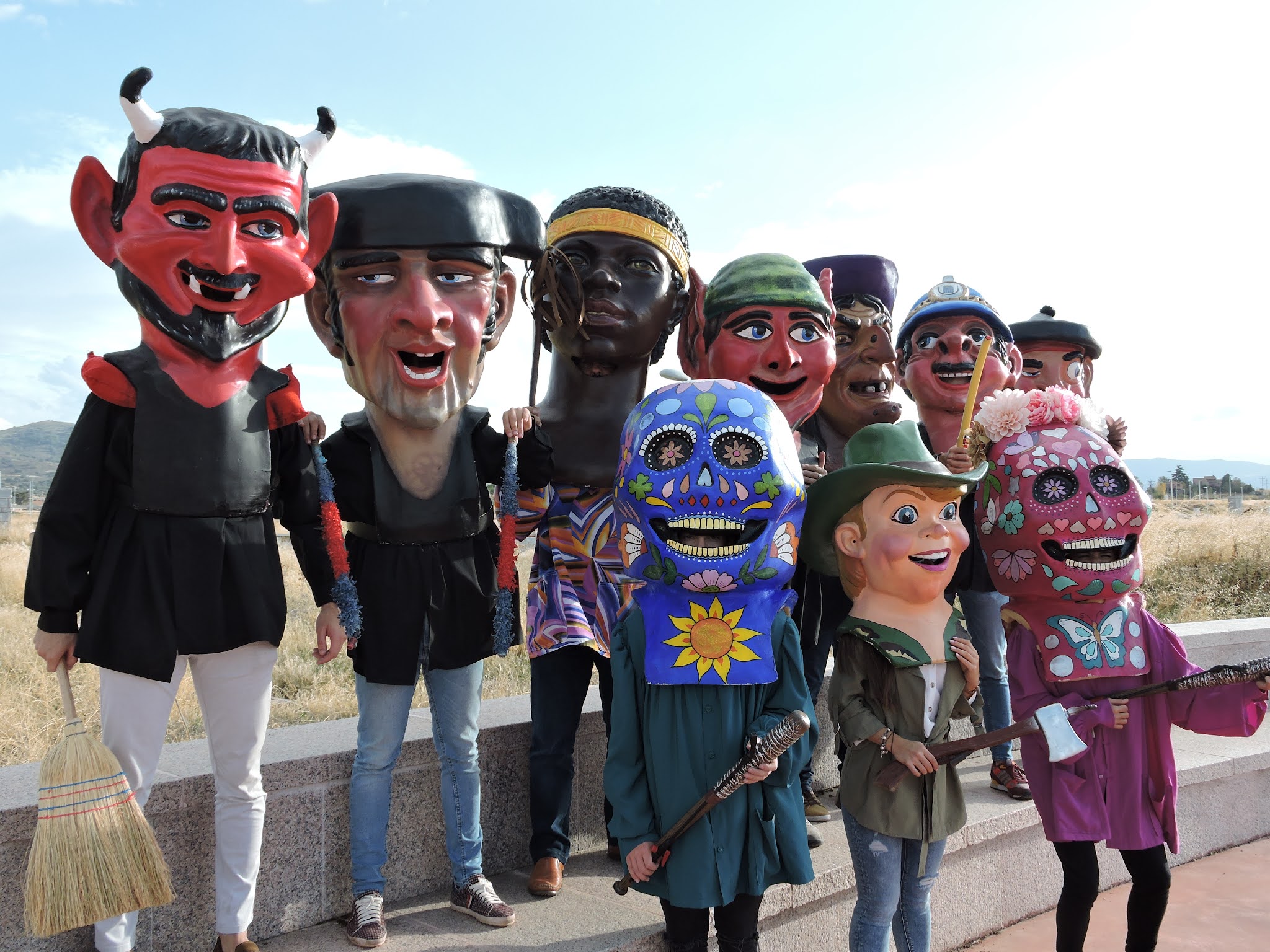 Encierros infanties Tirotateiro.Gigantes y Cabezudos.: LOS CABEZUDOS