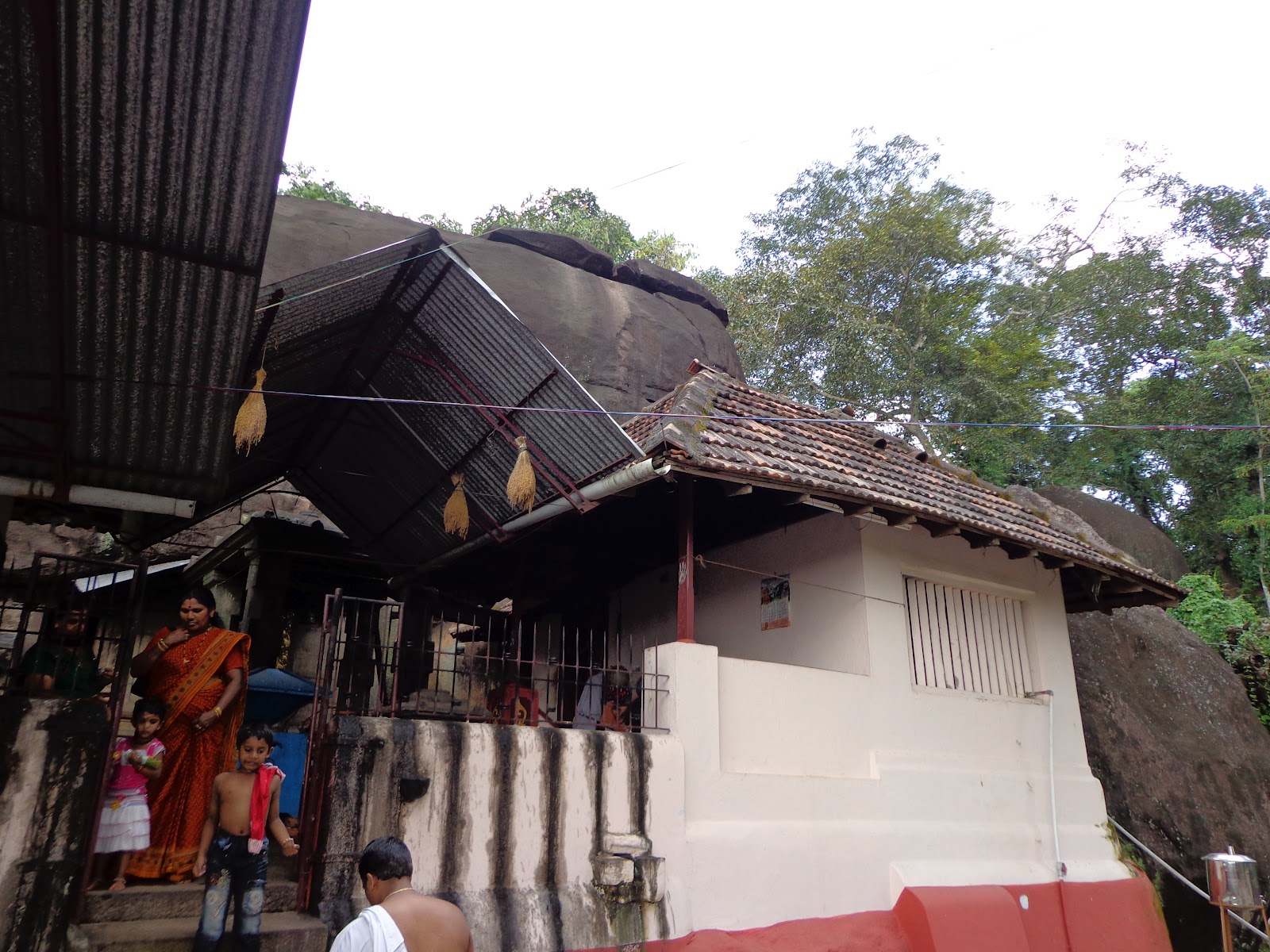 Road Bloke: Kalil Temple, Methala, Perumbavoor, Kerala