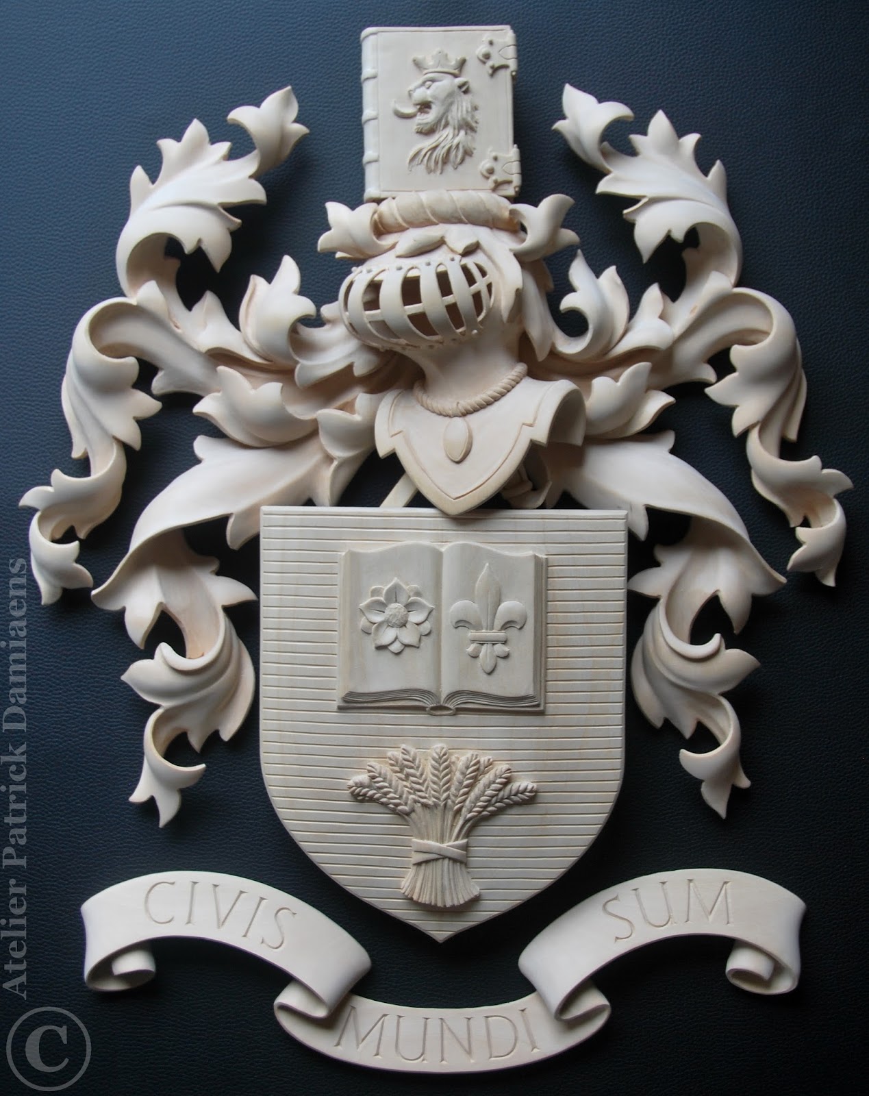 ORNAMENTAL WOODCARVER Patrick Damiaens: Family heraldic crests and ...