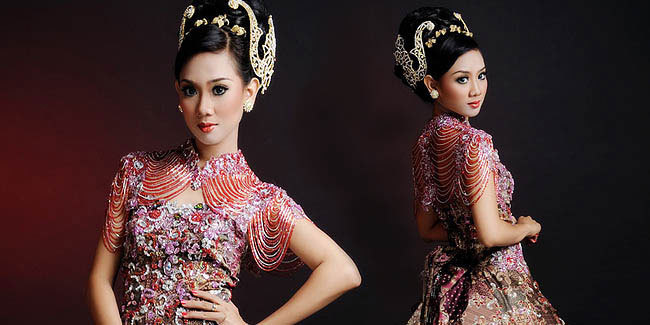 Female's: Gaun Pengantin Dalam Balutan Batik