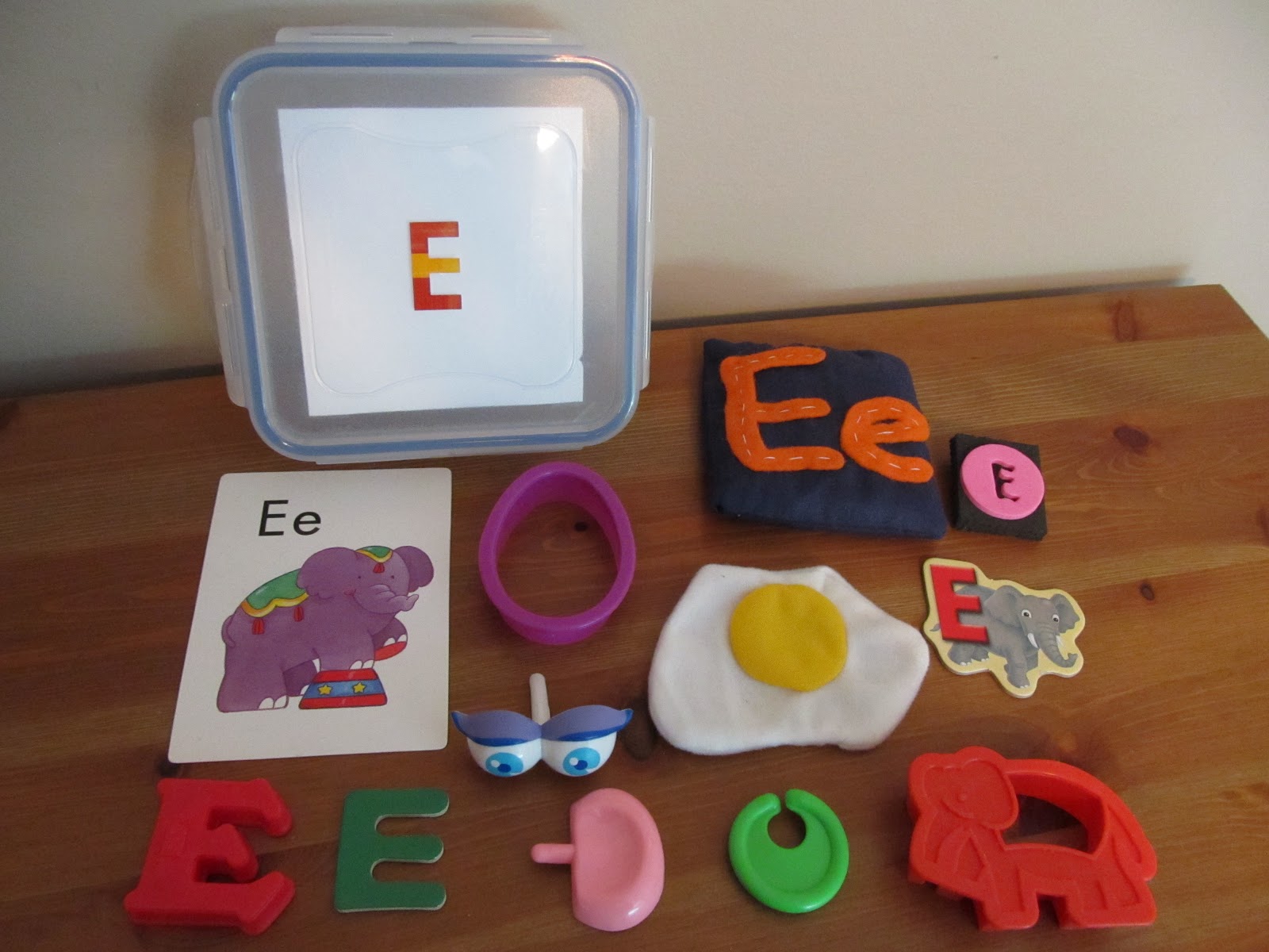 Mommys Monkeys: Letter E box