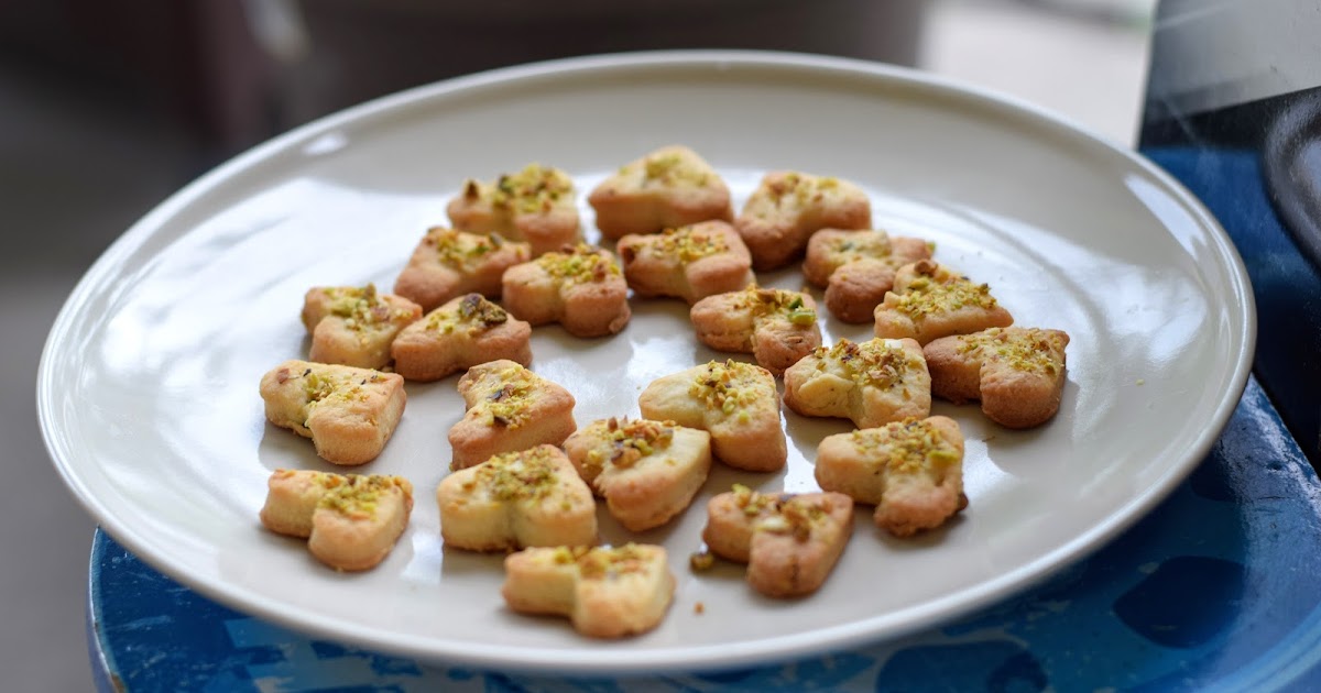 Sarita's Kitchen Blog: Mini eggless biscuits