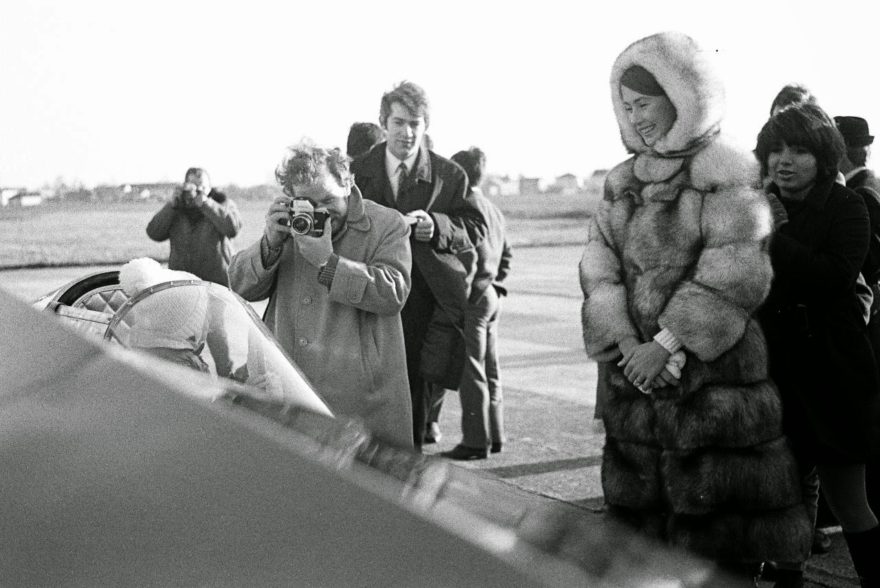 MUJERES CON ESTILO UNICO: NINA RINDT - POLE POSITION