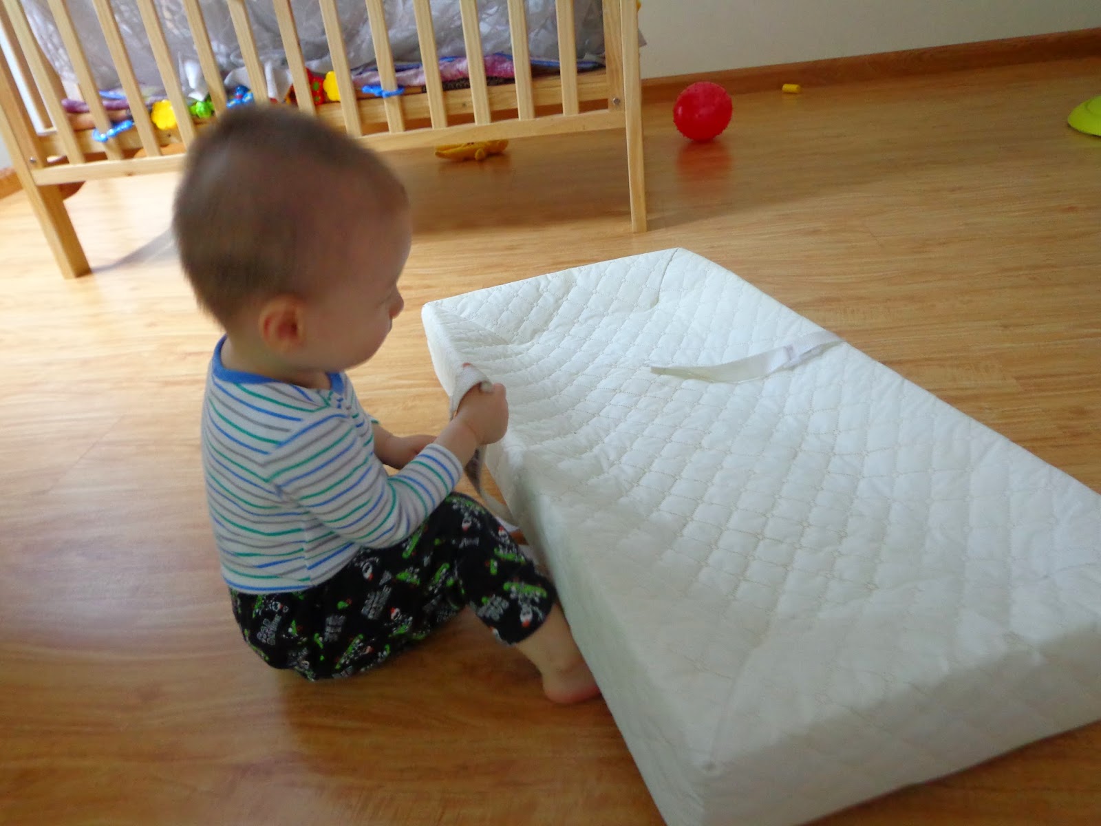 Montessori Mama in Saigon: Little Bean's Montessori inspired bedroom