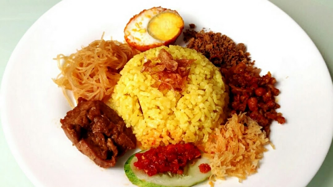 makanan nusantara: Nasi Kuning Khas Manado