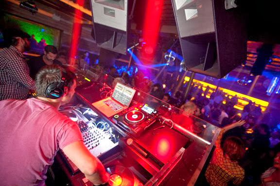 70 80 90: 70 80 90 DISCOTECAS: WOMB CLUB DESMADRE EN TOKIO JAPON.