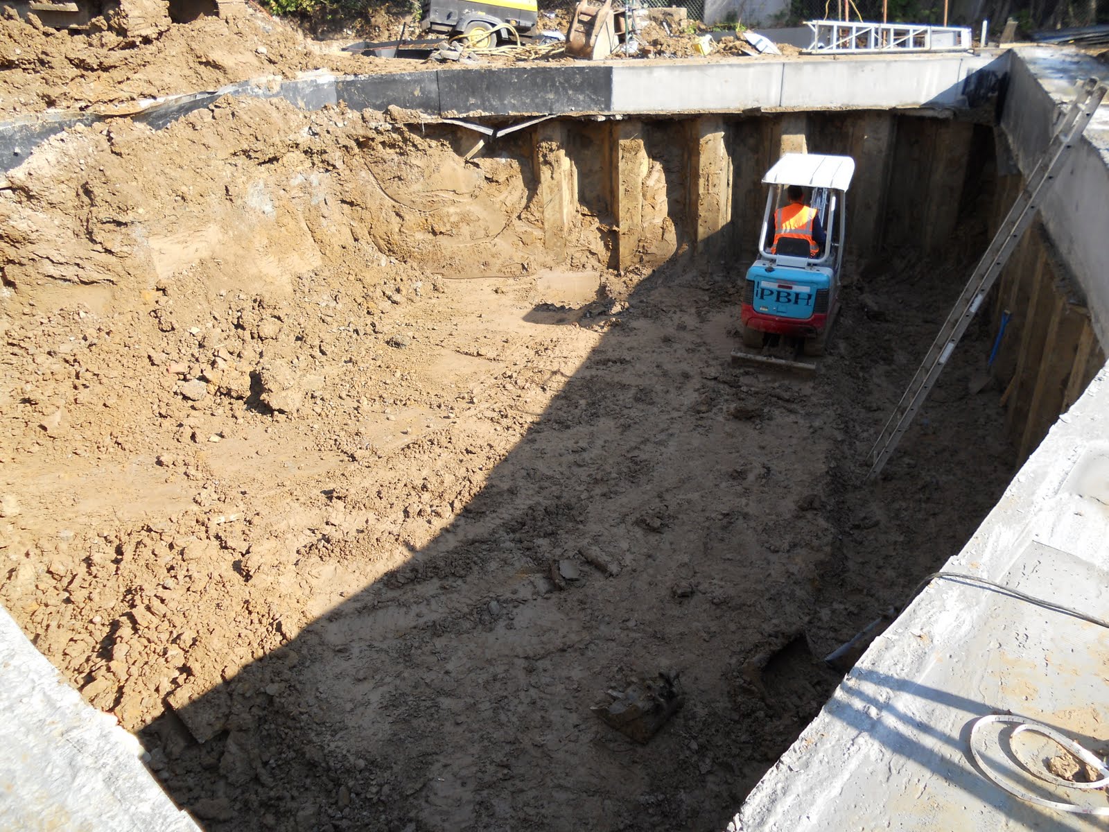Modern House Build In Surrey: Day 60 - The big dig is almost done