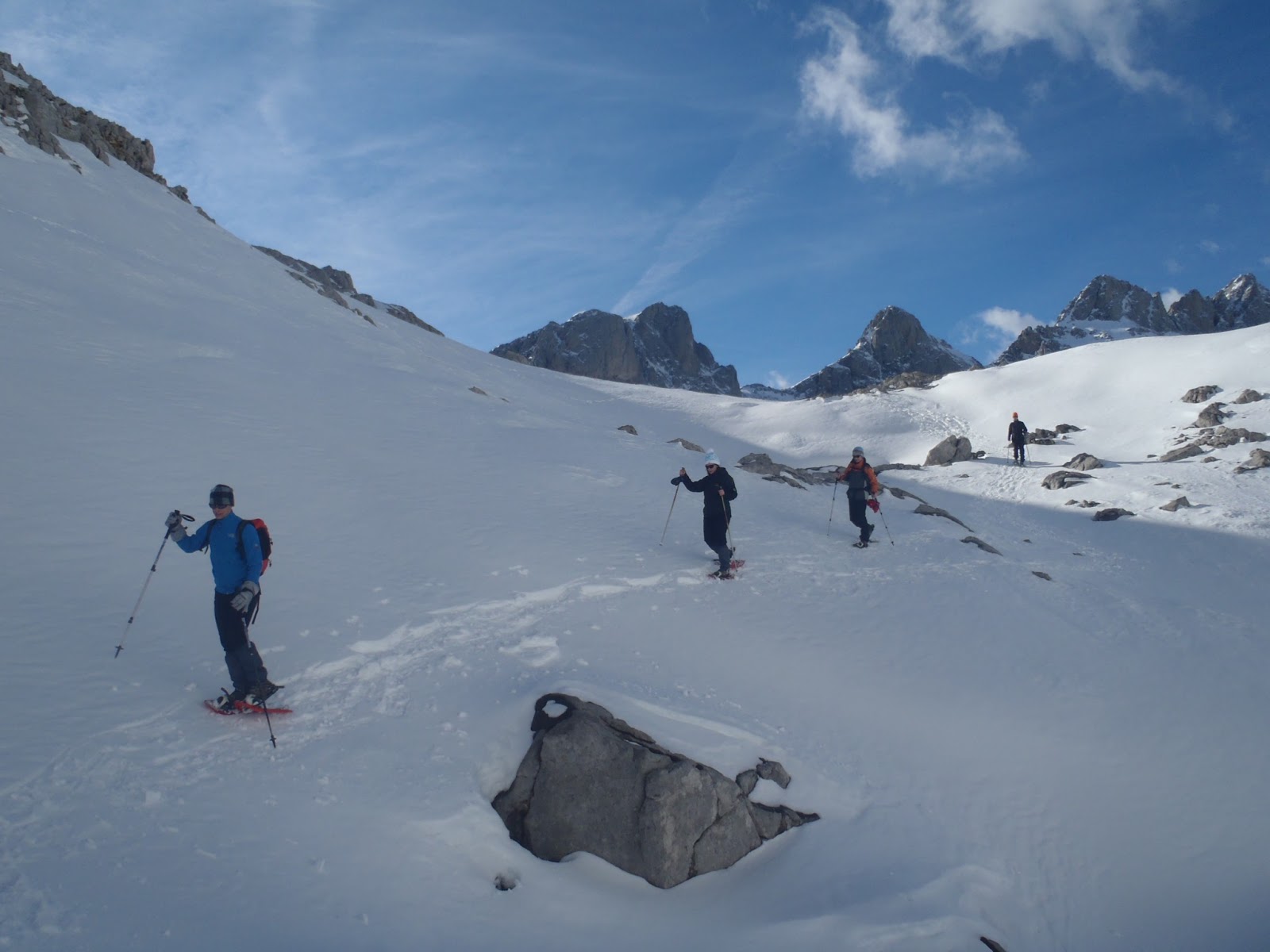 EXCURSIONES Y RUTAS EN RAQUETAS DE NIEVE EN PICOS DE EUROPA