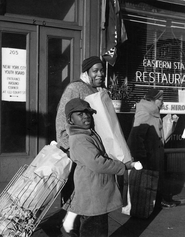 Vintage Black-and-White Portraits of Harlem Residents in the 1950s ...