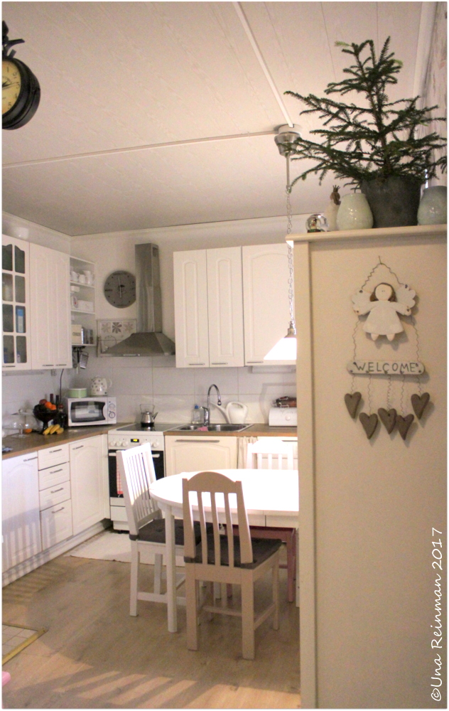 Hallatar : Pikkutalon joulua kuvina