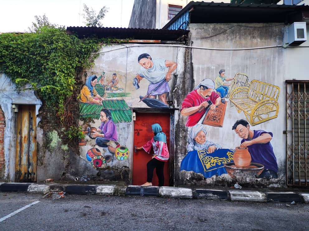 Jalan-Jalan di Muar Mural Street (Muar Cultural Walk)